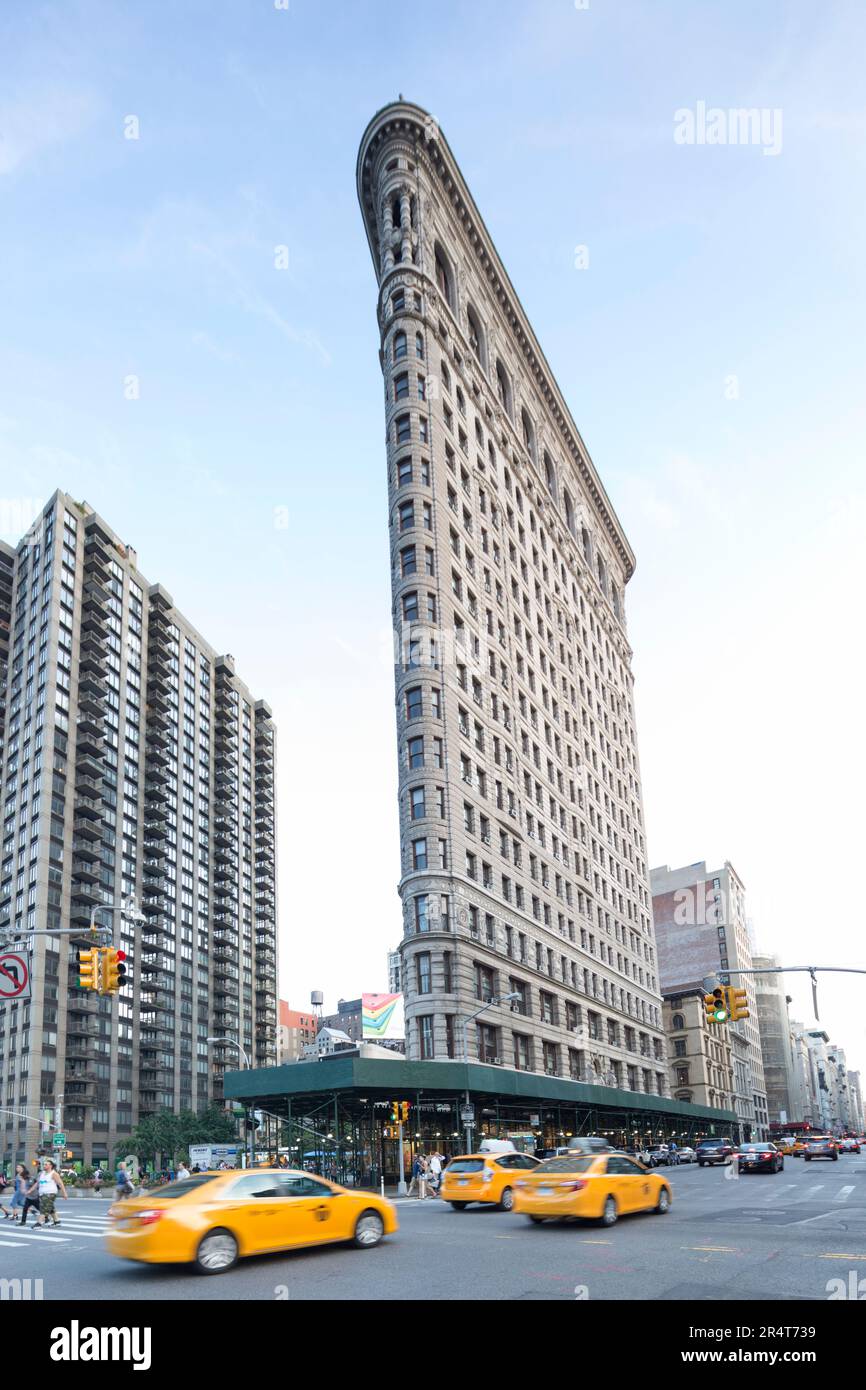 Wedge shaped building hi-res stock photography and images - Alamy