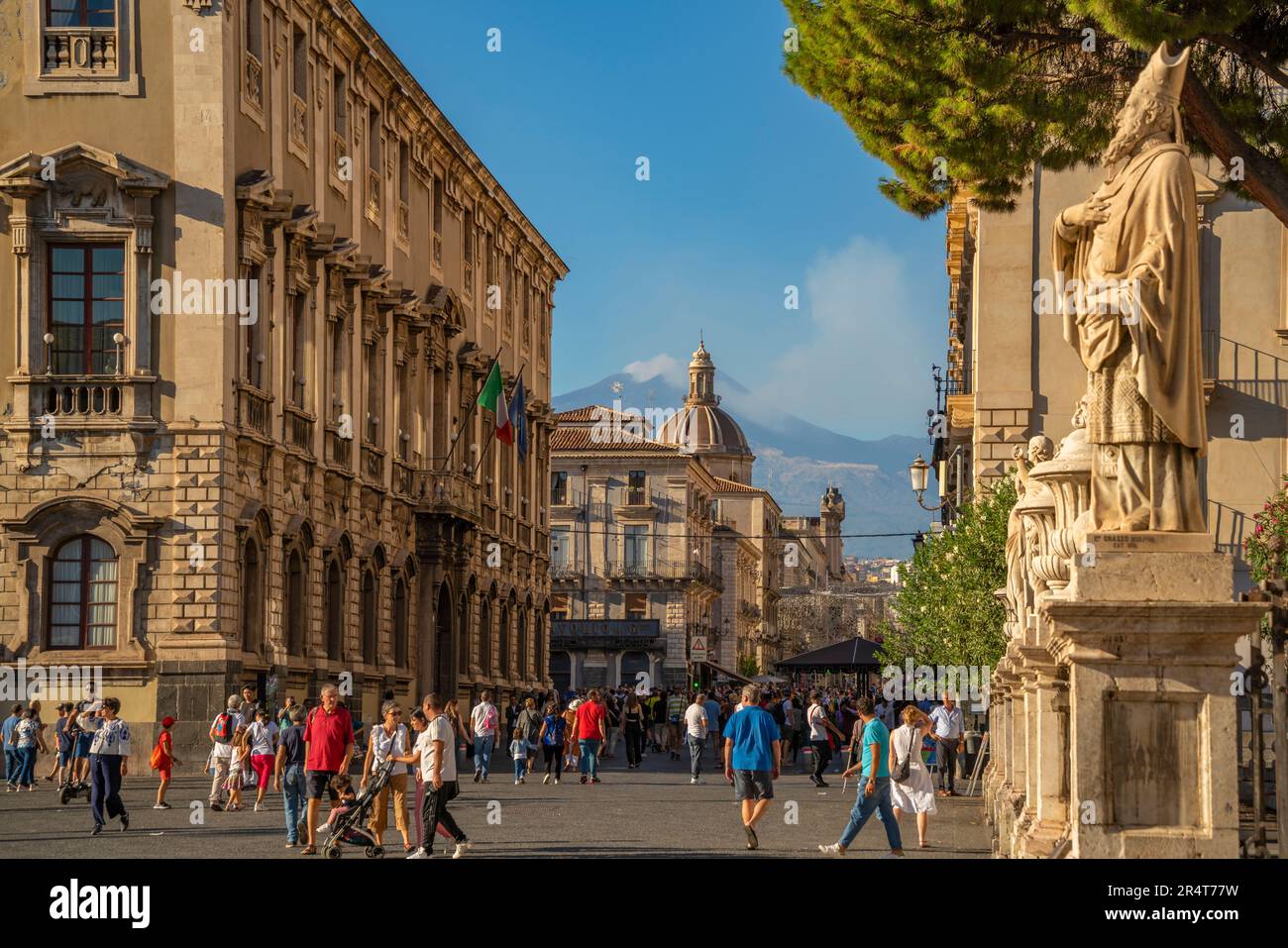 View of Piazza Duomo and Mount Etna in the background, Catania, Sicily ...