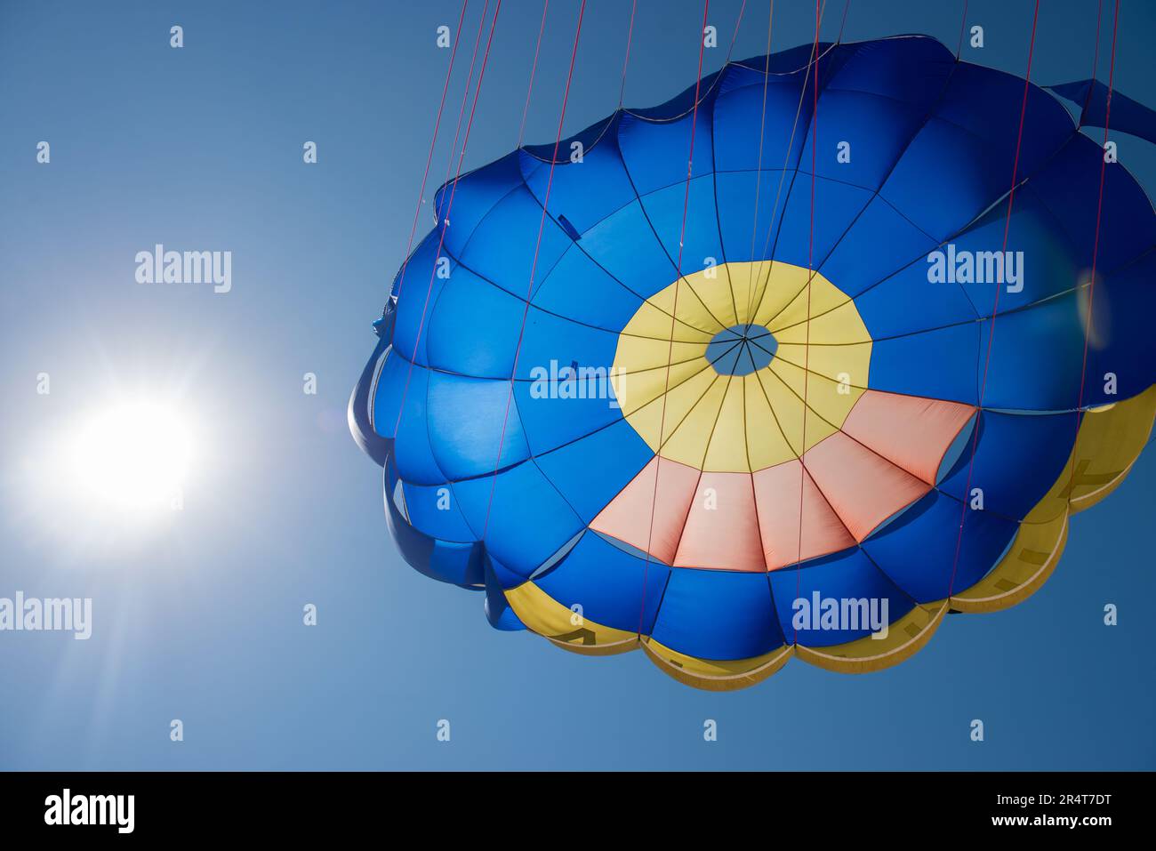 Paraglideing hi-res stock photography and images - Alamy