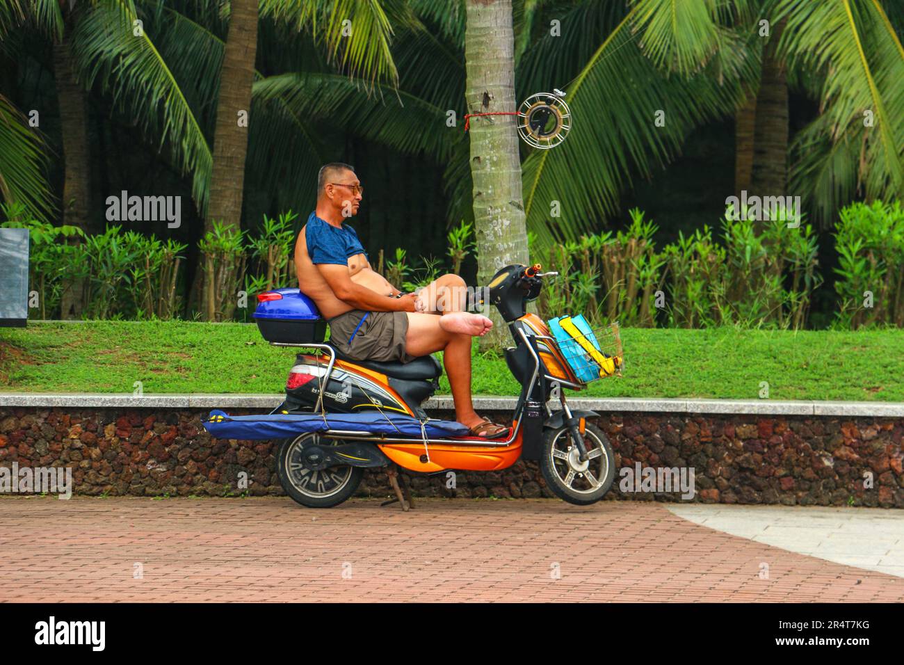 Experience life magazine hi-res stock photography and images - Alamy