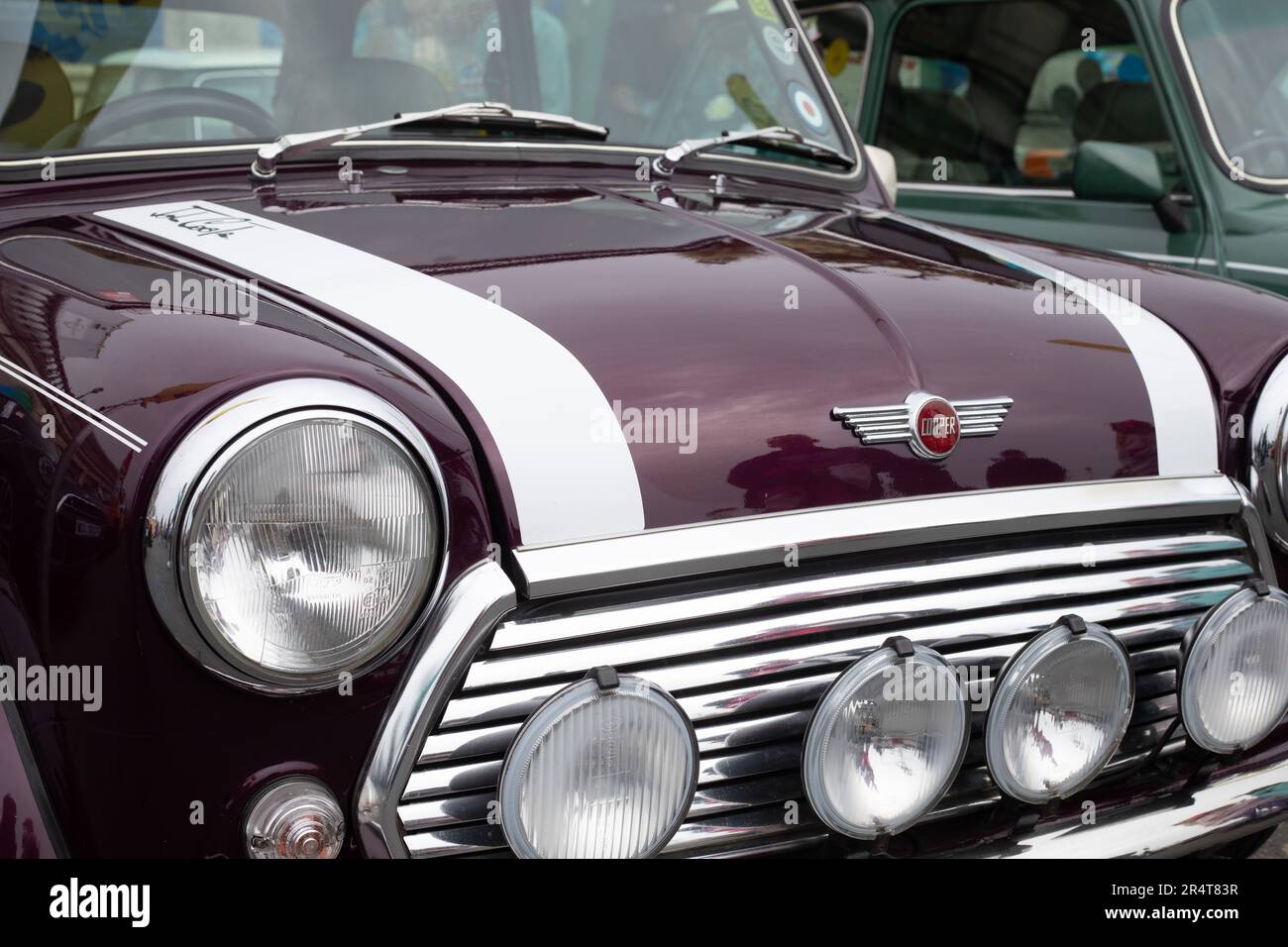 Mini cooper badge hi-res stock photography and images - Alamy