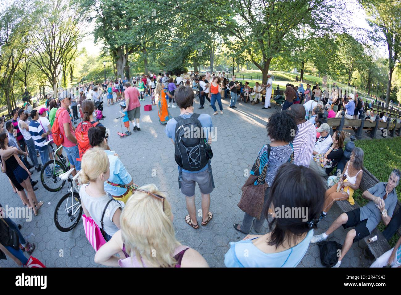 US, New York, street performers in central park Stock Photo - Alamy