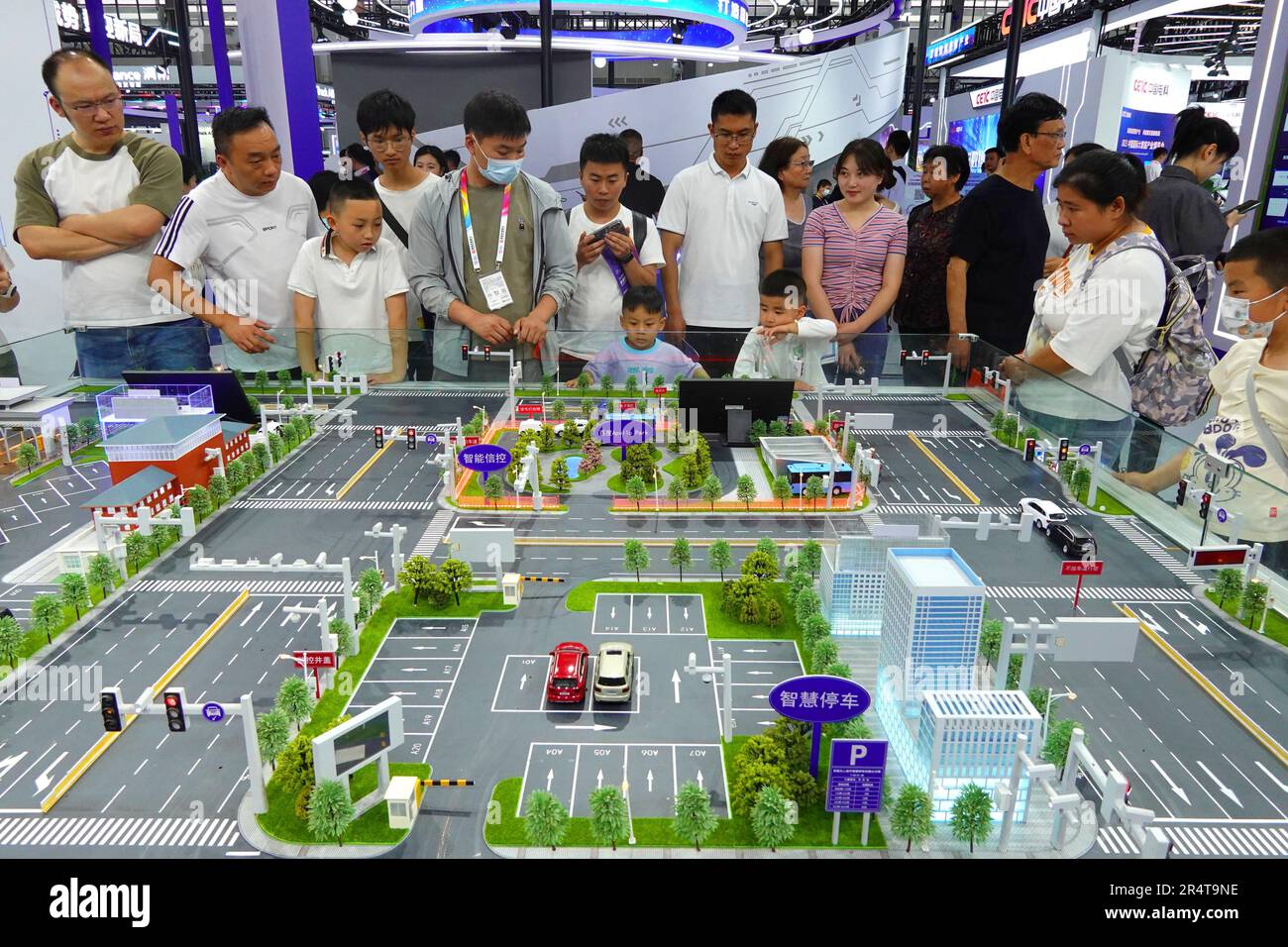 The 2023 China International Big Data Industry Expo draws visitors in ...