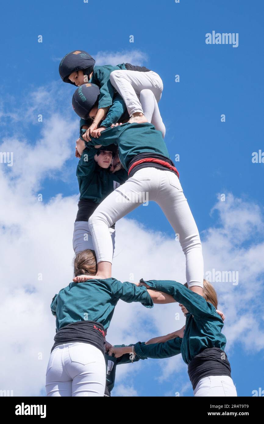 Human towers hi-res stock photography and images - Alamy
