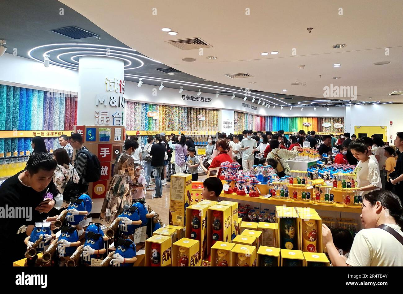 People shop at the M&M's Flagship Store in Shanghai, China, 27 May ...