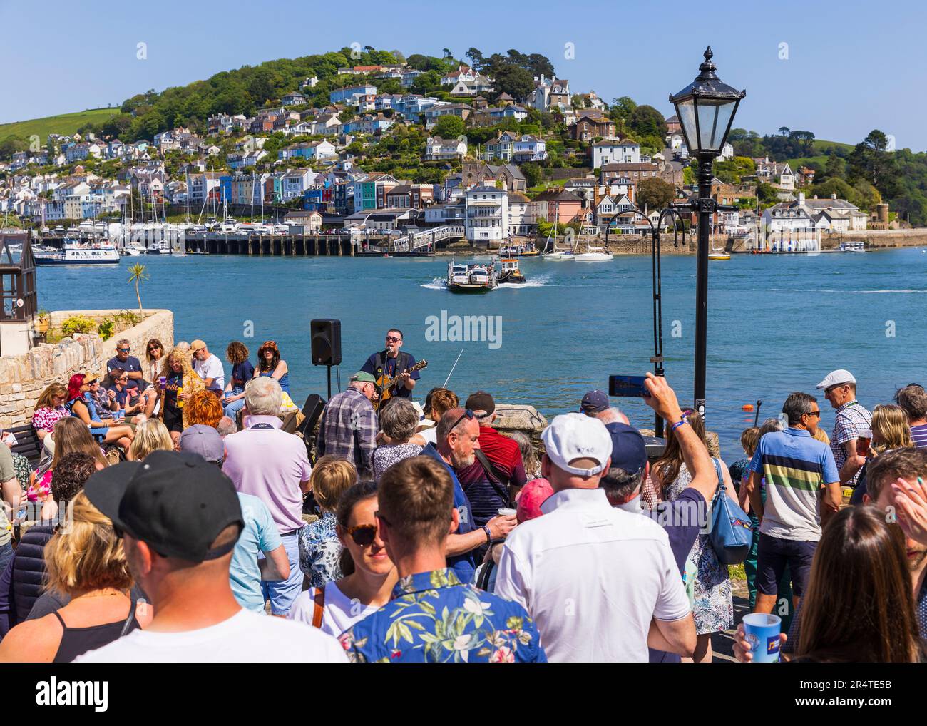 The crowd enjoying some music, Dartmouth Arms, Dart Music Festival ...