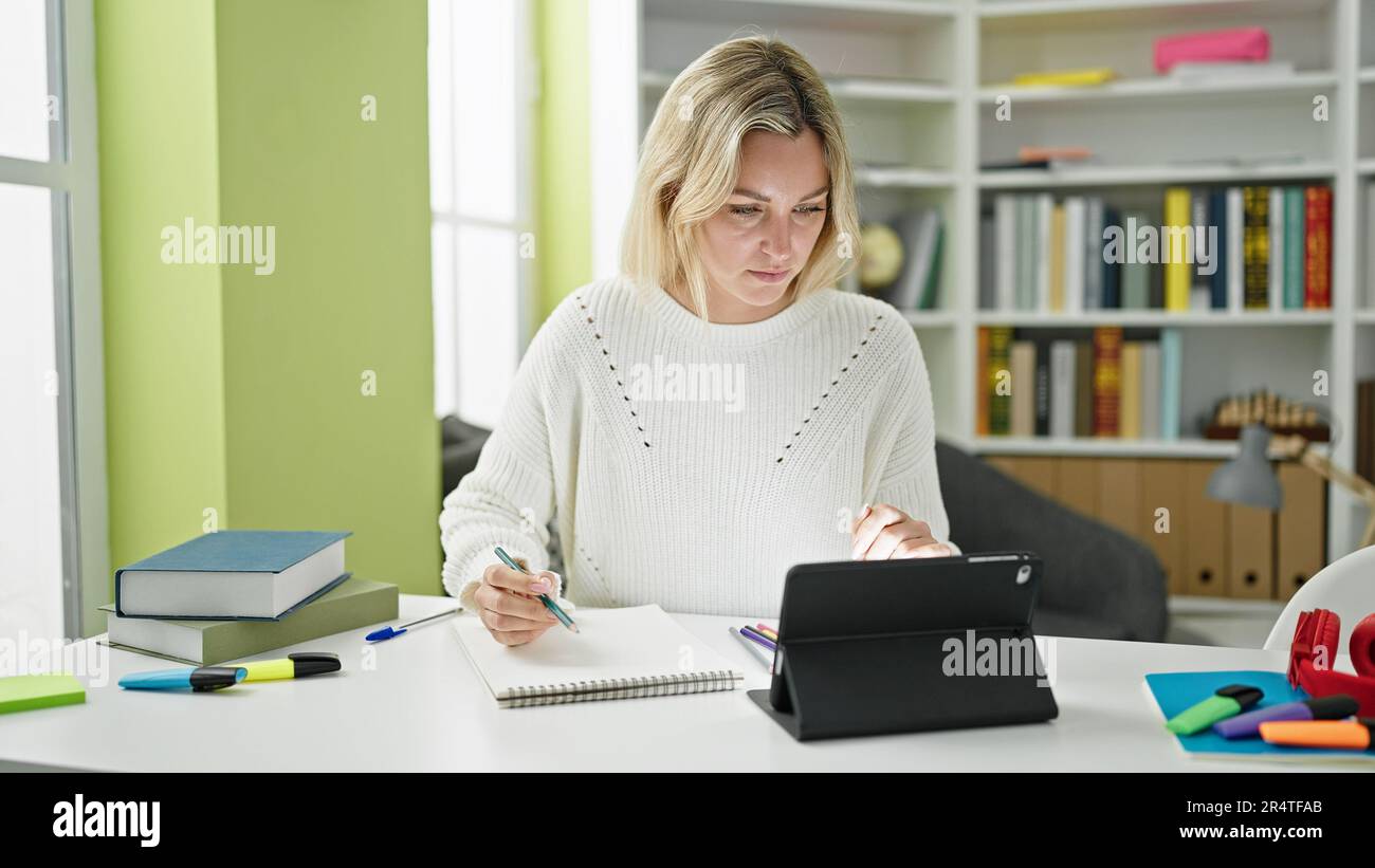 Student taking notes drawing classroom hi-res stock photography and ...