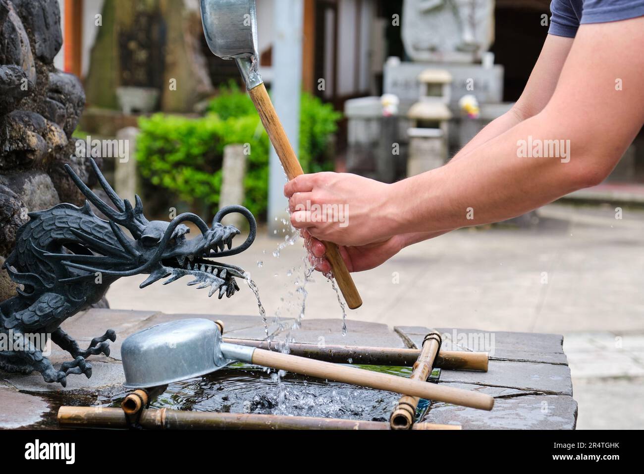 Tourist perform ablution purification known as temizu or chozu in Kyoto ...