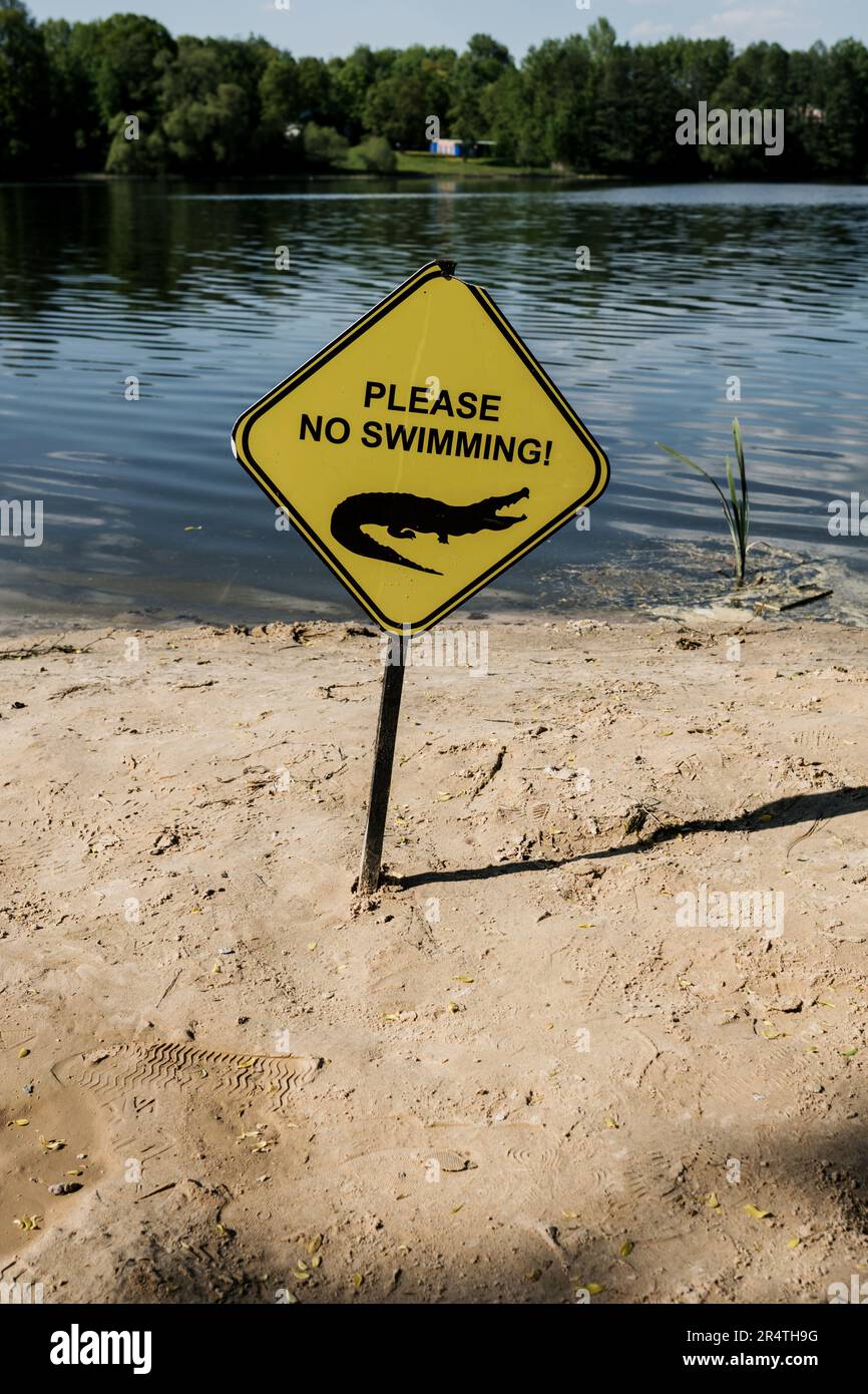Crocodile warning safety sign hi-res stock photography and images - Alamy
