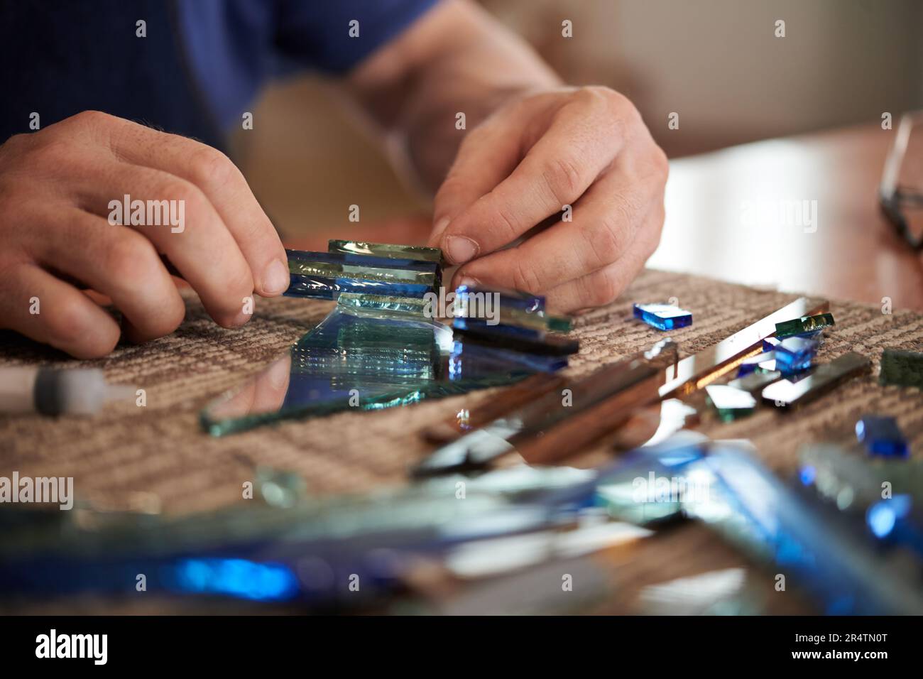 Small glass pieces hi-res stock photography and images - Alamy