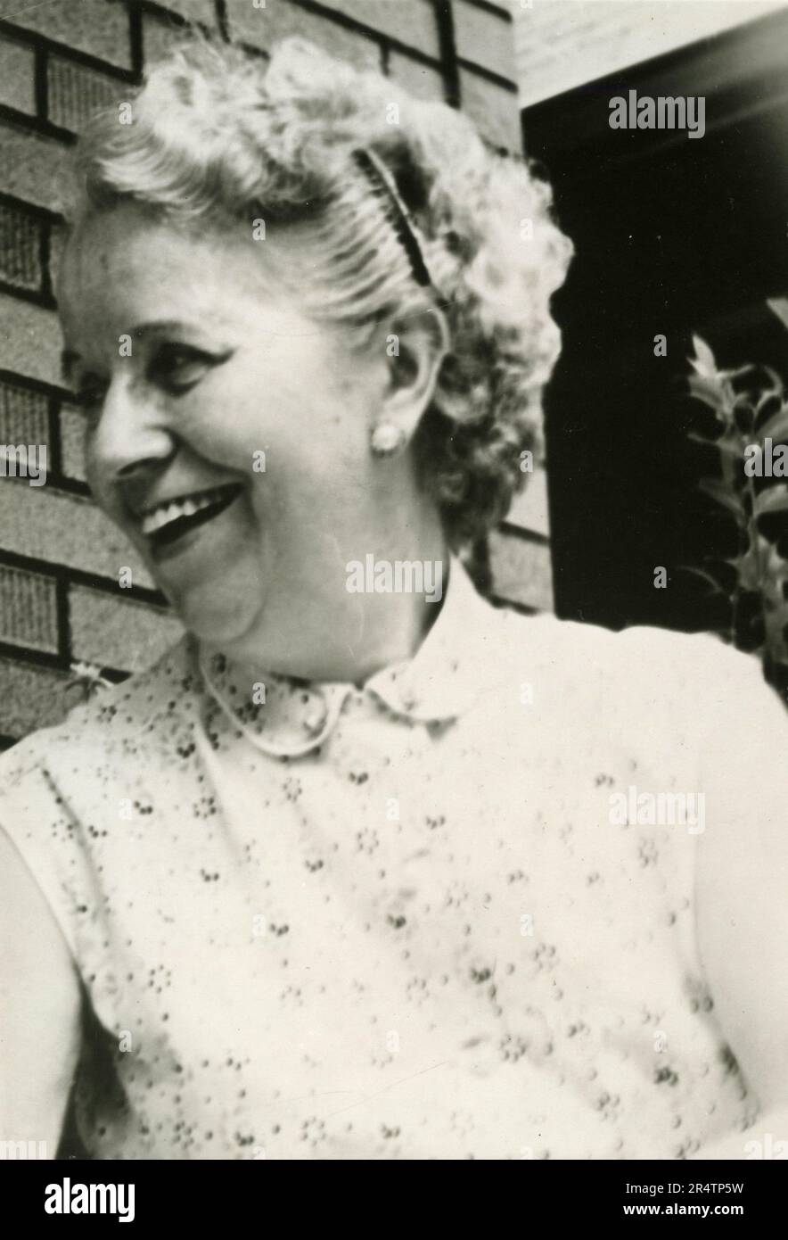 Mrs. Myrtle McKenley Burt, wife of American vaudevillian, comedian and ...