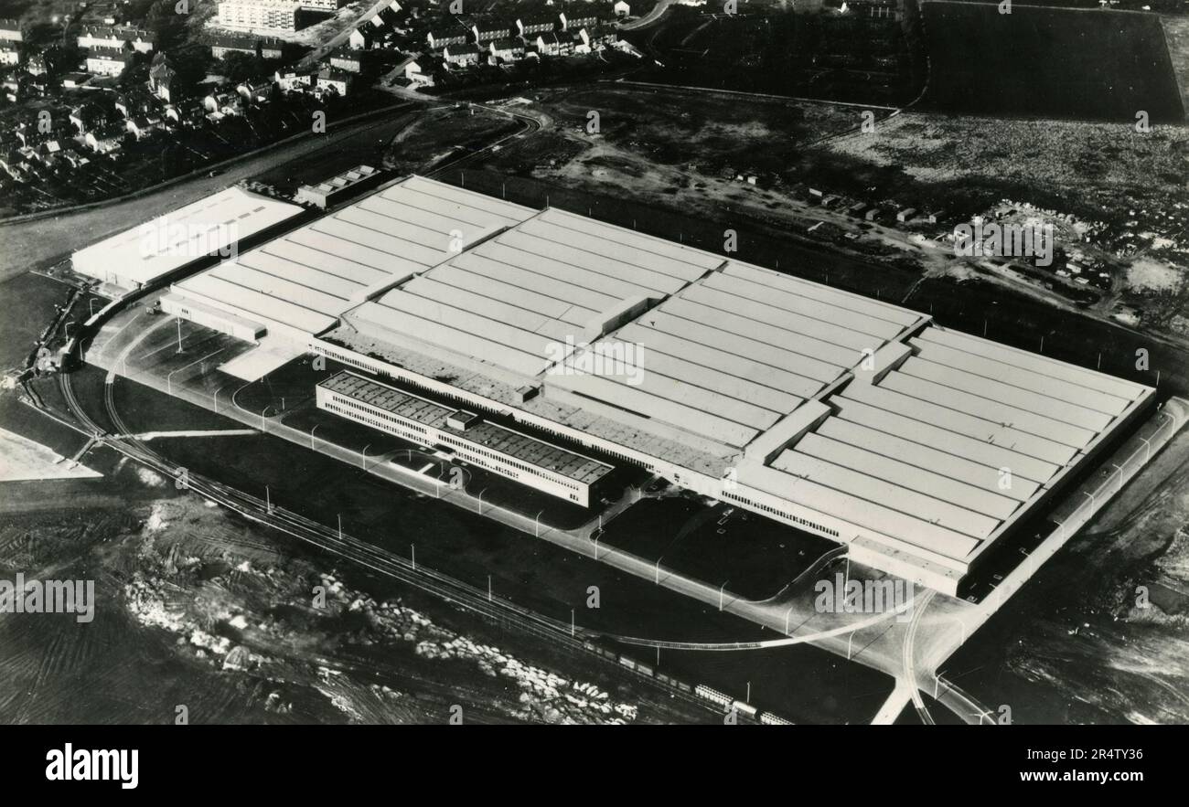 Outside view of the General Motors' Opel warehouse for spare parts ...
