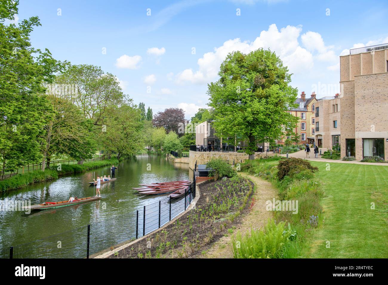 Punting oxford students hi-res stock photography and images - Alamy