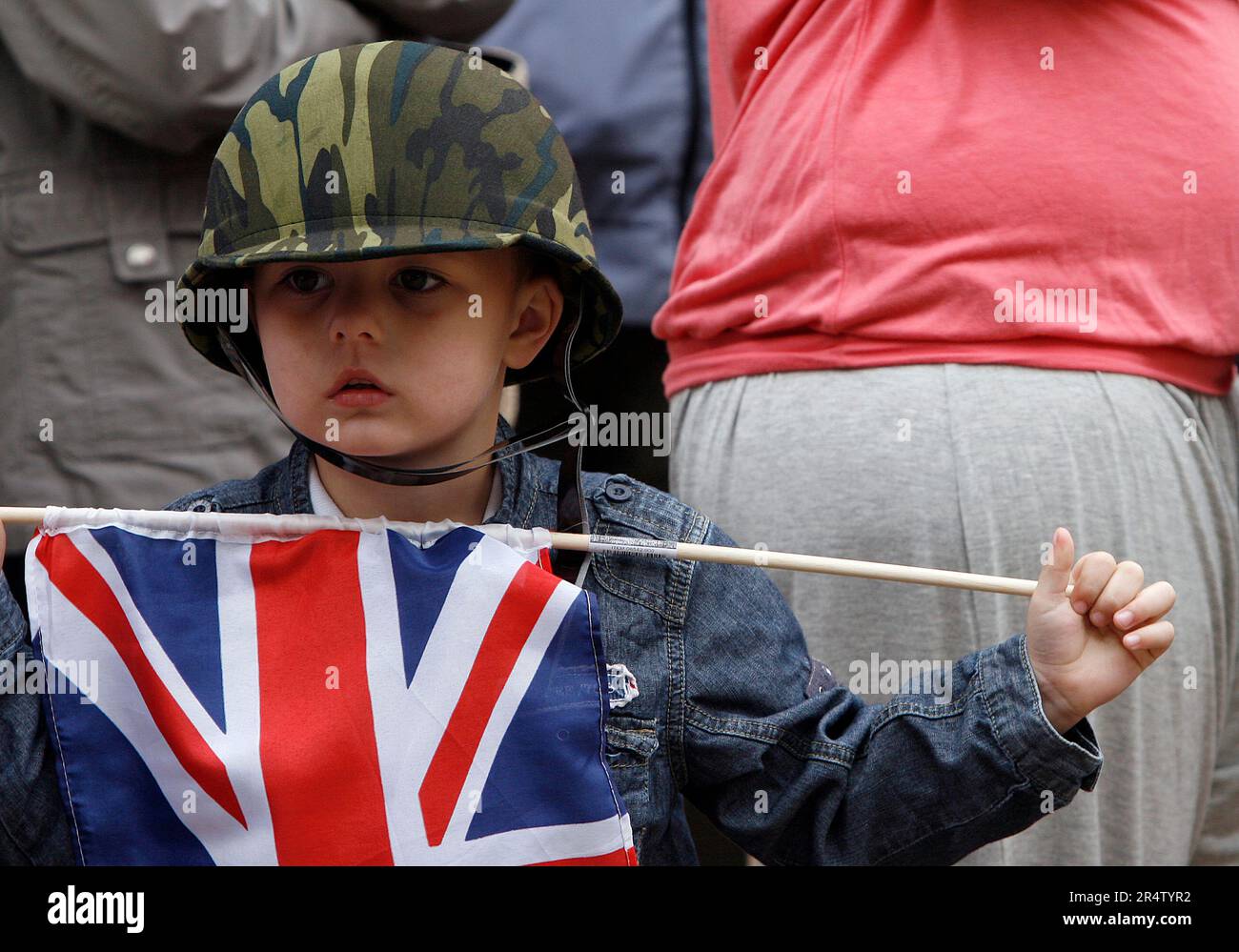 The 2nd Battallion of the Rifles march through the streets of Croydon ...