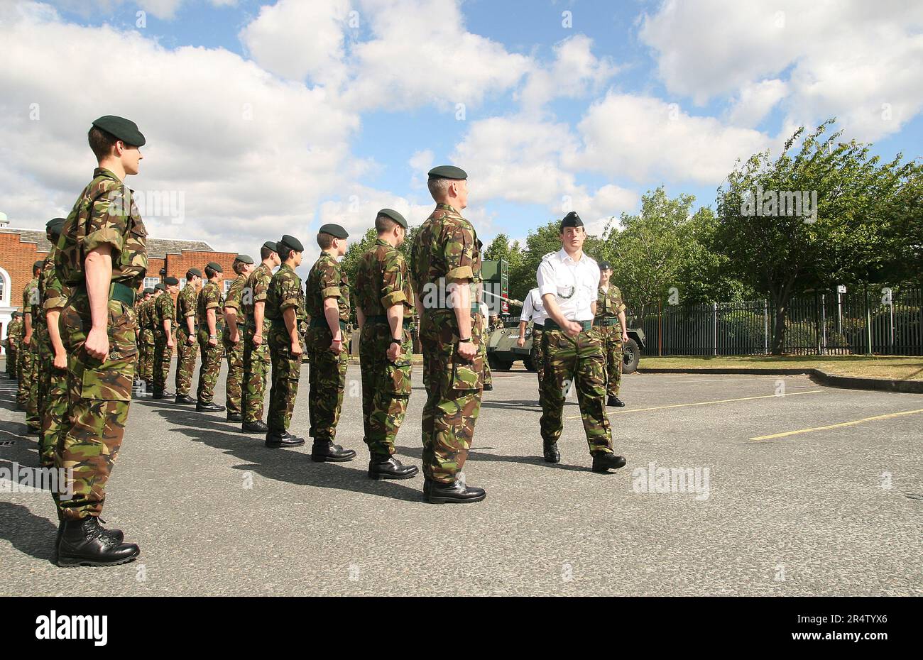 British army training young hi-res stock photography and images - Alamy