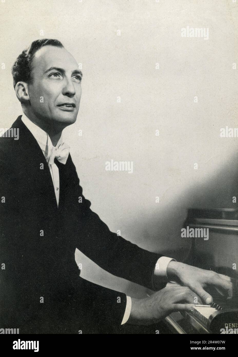 English pianist hi-res stock photography and images - Alamy