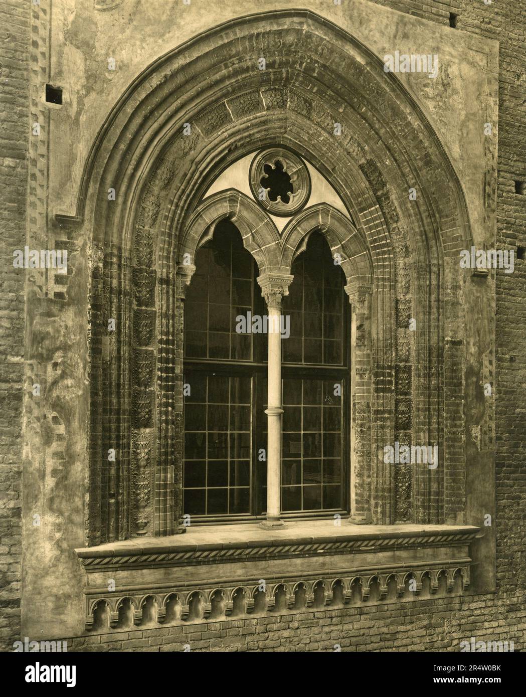 Mullioned window from the XV century by Italian architect Antonio ...