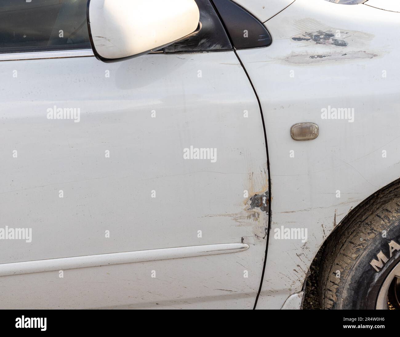Car fender side damage hi-res stock photography and images - Alamy