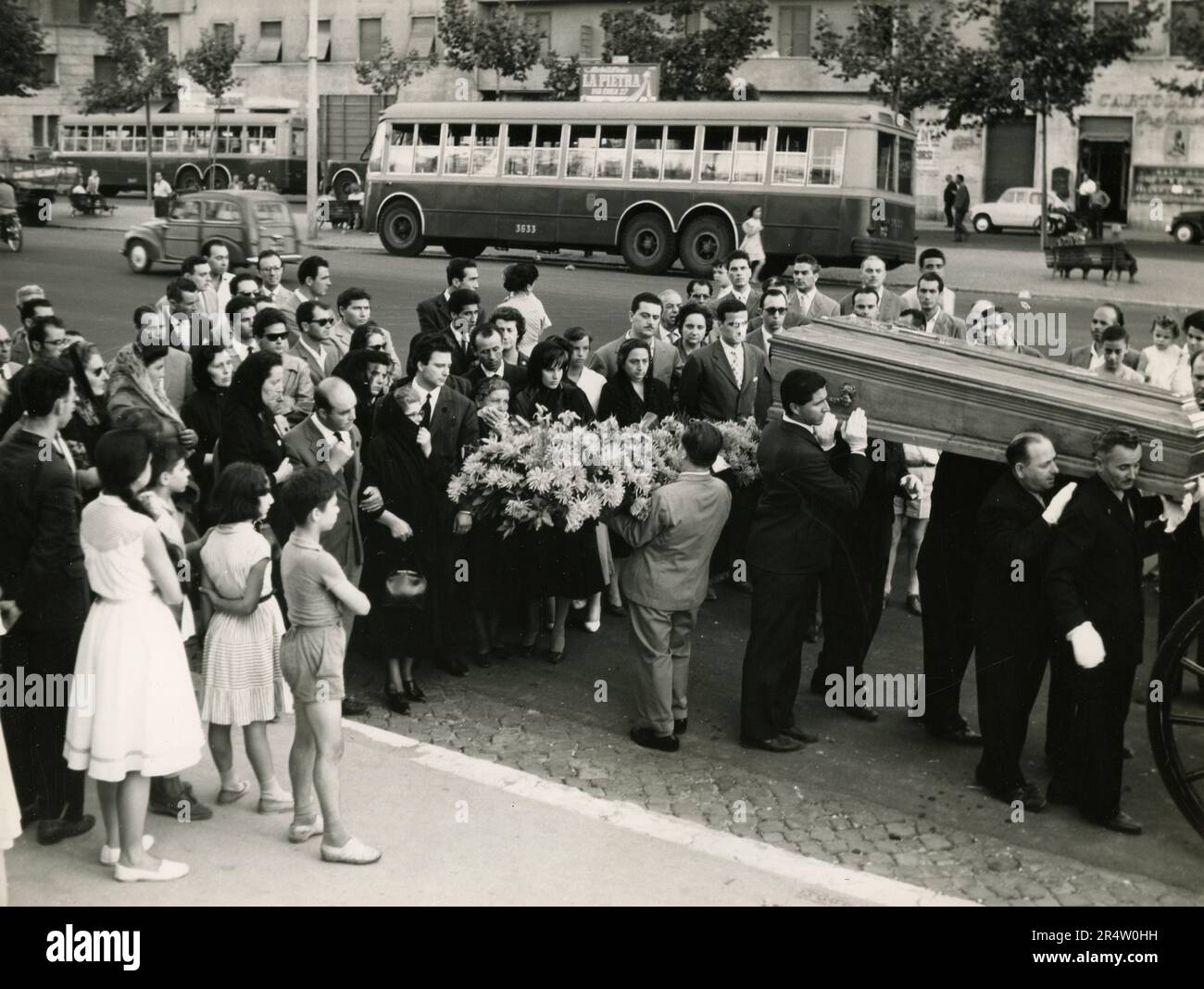 Carriage funeral with the mourners, Rome, Italy 1960s Stock Photo - Alamy