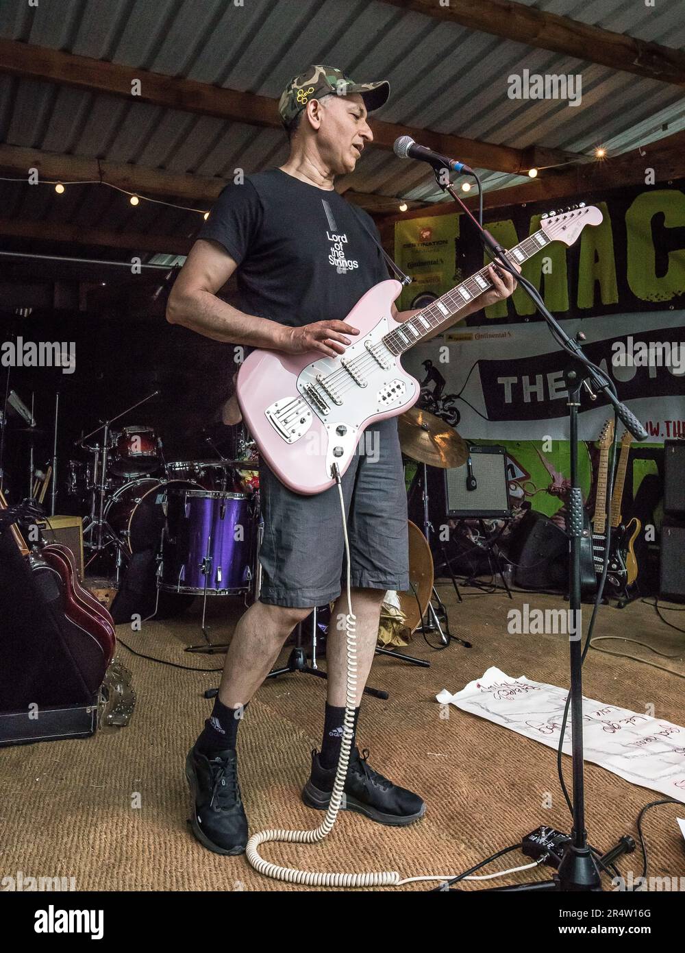 Asian vocalist hi-res stock photography and images - Alamy