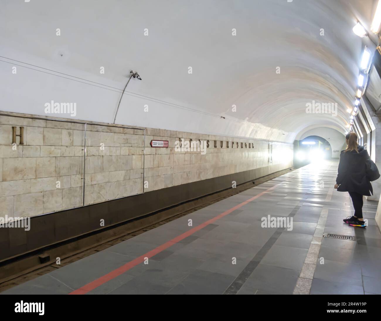 Subway train arriving on a platform in Yeritasardakan metro station ...