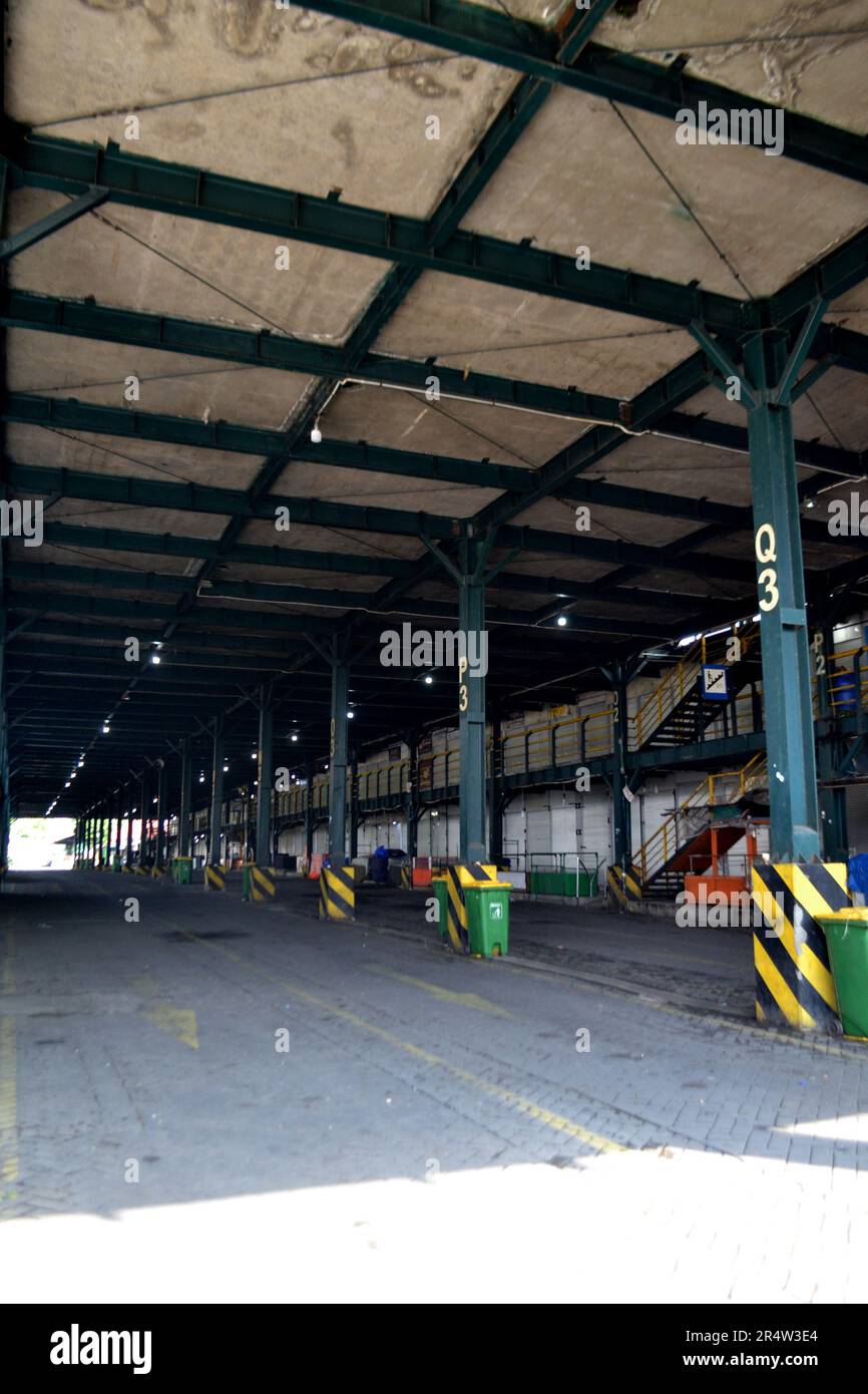 Modern steel and steel support structure hi-res stock photography and ...