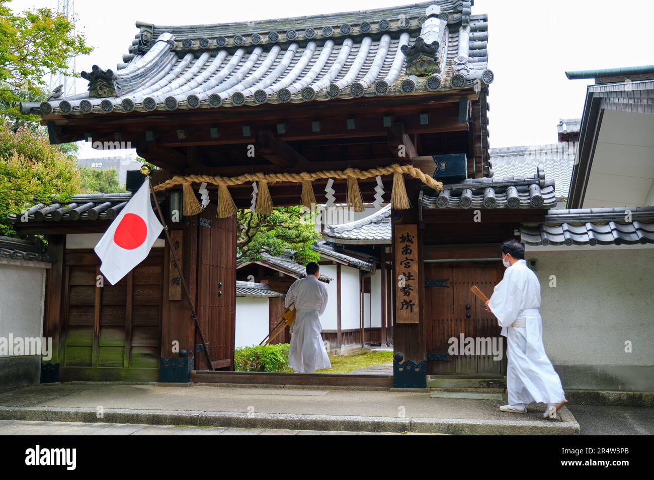 Two japanese monks hi-res stock photography and images - Alamy