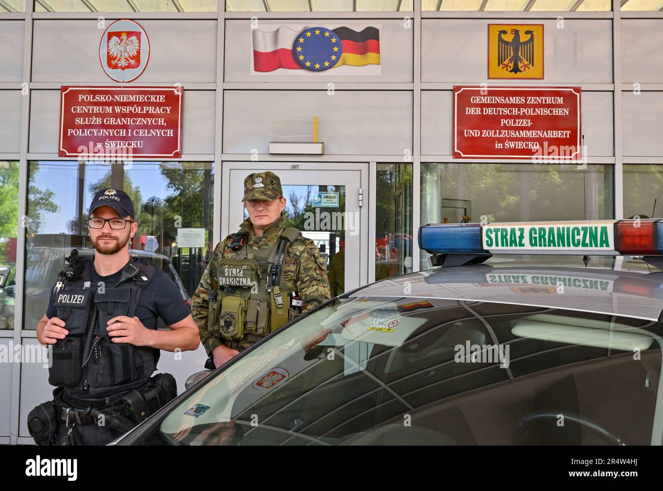 Swiecko, Poland. 30th May, 2023. A German police officer and his Polish ...