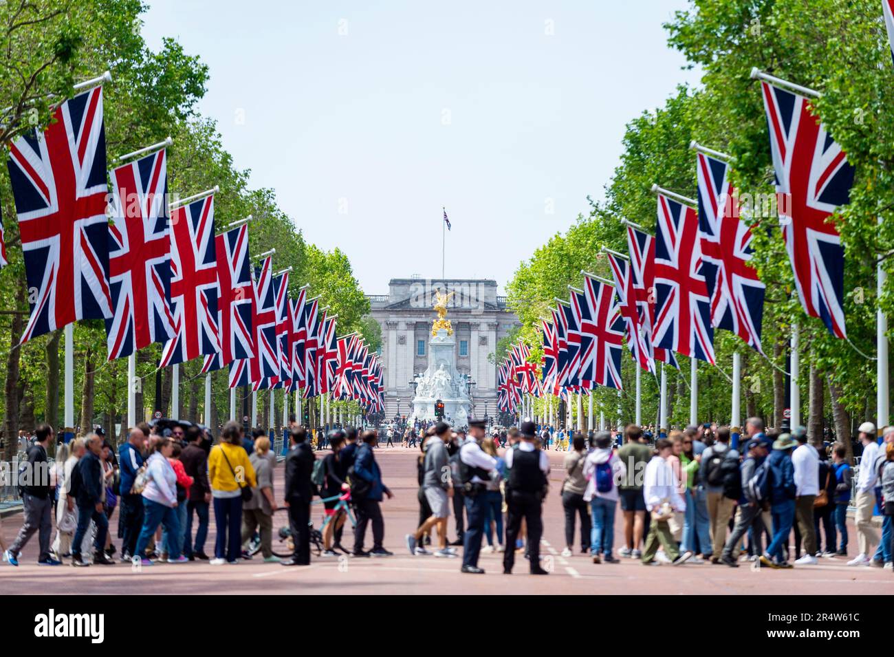 London, UK. 30 May 2023. Tourists crossing The Mall decorated with ...