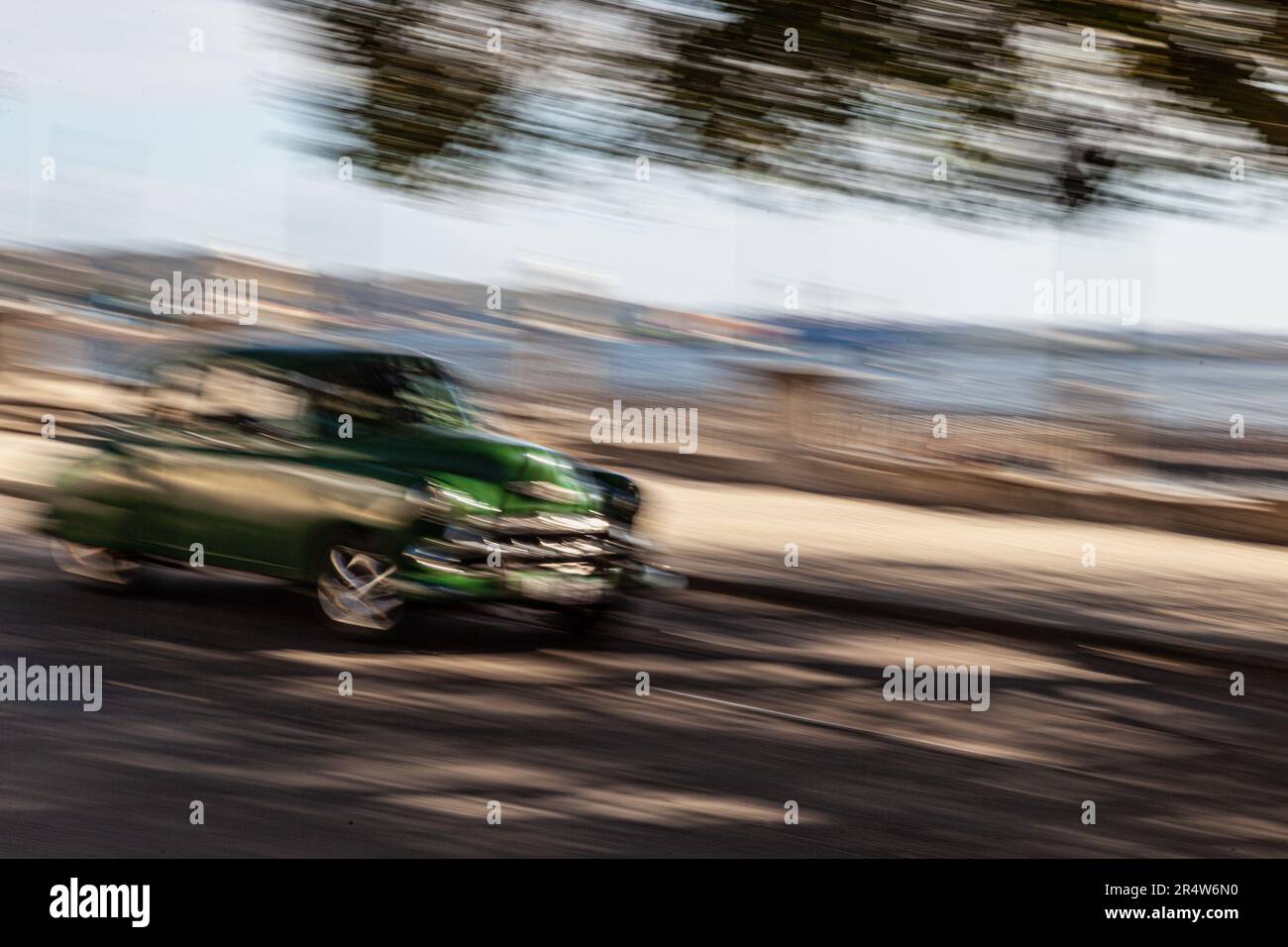 Havana blurred car hi-res stock photography and images - Alamy