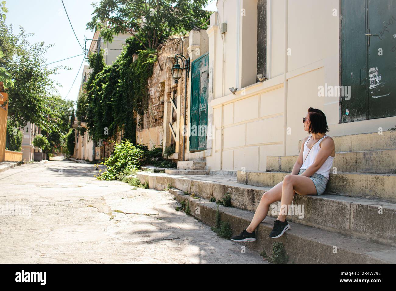 Girl sitting on steps hi-res stock photography and images - Alamy