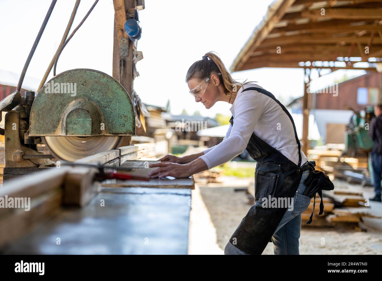 Carpenter cutting plank by circular saw in a sawmill Stock Photo - Alamy