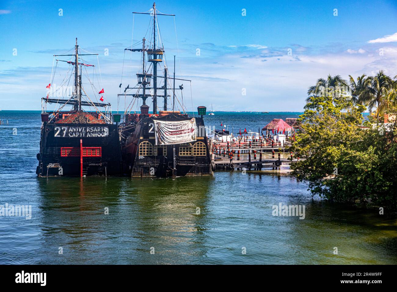Cancun, Mexico; May 30, 2023: The Calinda Bridge on Kukulcan Avenue in ...