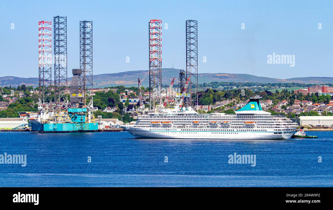 12 day round trip from the united kingdom hi-res stock photography and ...