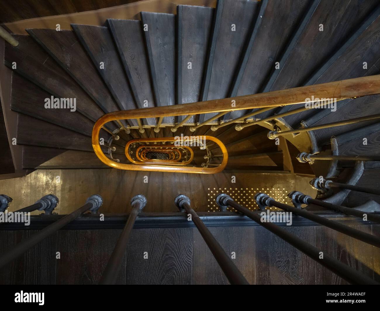 Multi-level architectural structural patterns featuring an attractive ...