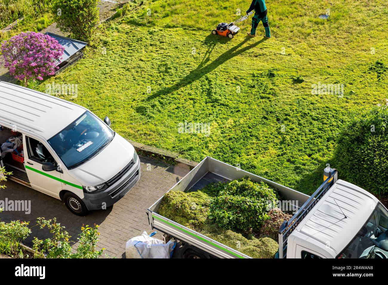Summer house removal van hi-res stock photography and images - Alamy