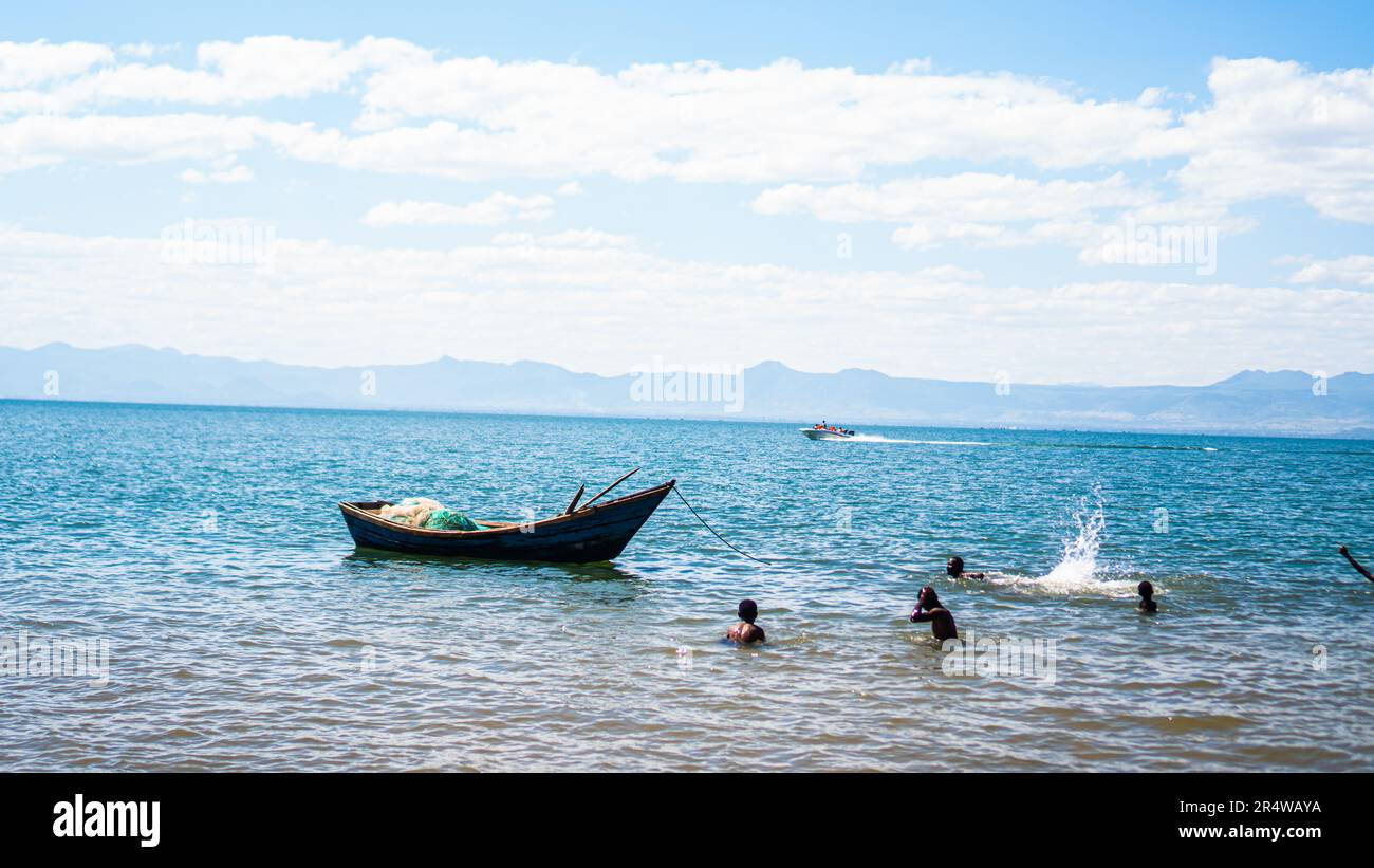 (230530) -- MANGOCHI, May 30, 2023 (Xinhua) -- People swim in Lake ...