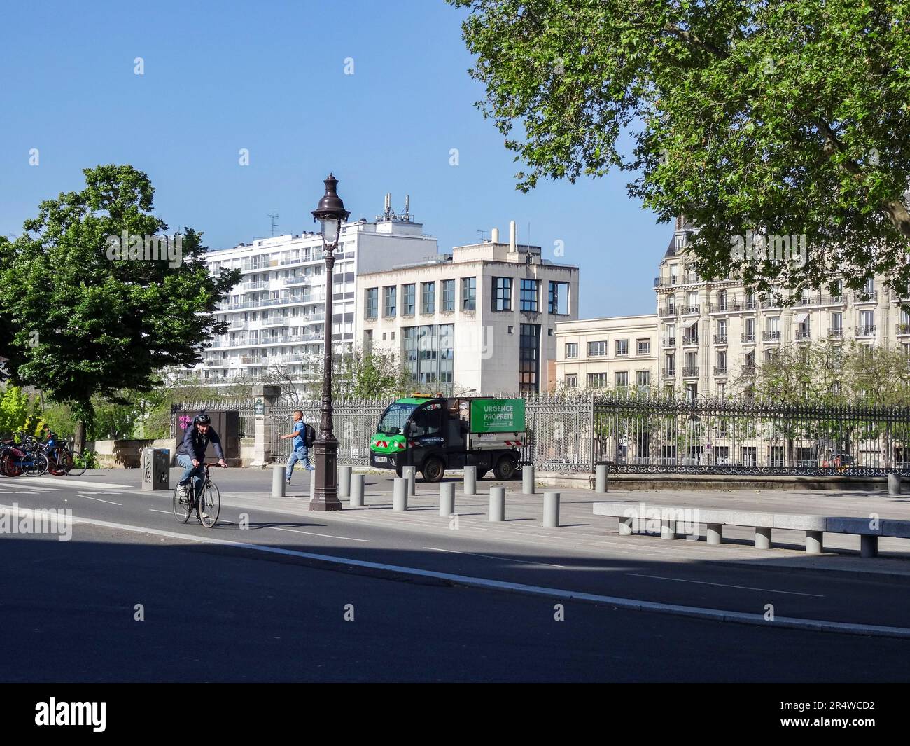 Touristic view from the Coulée Verte René-Dumont, raised walkway, Paris ...