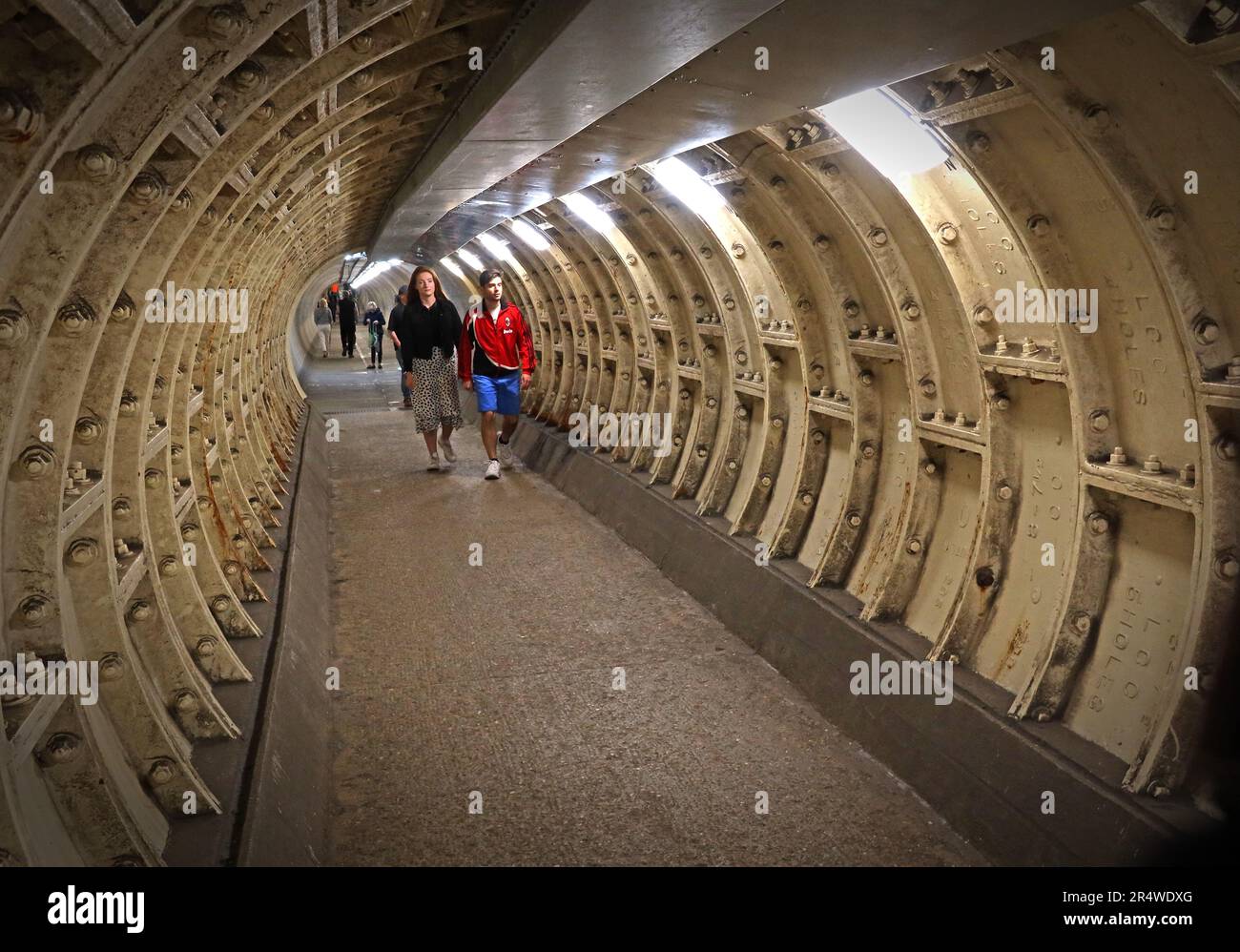 London underground sign pedestrian crossing hi-res stock photography ...