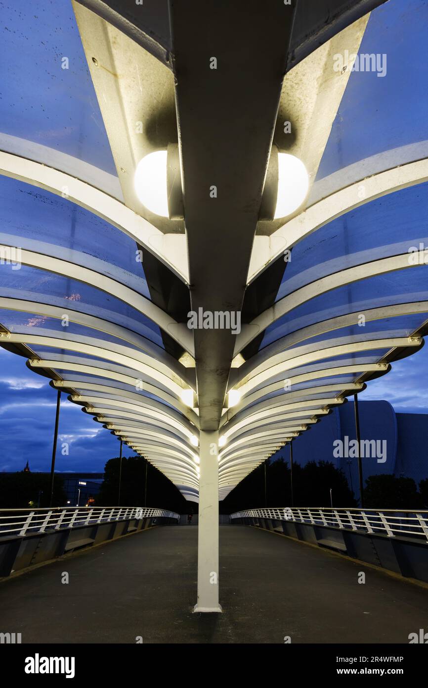 Bell curve hi-res stock photography and images - Alamy