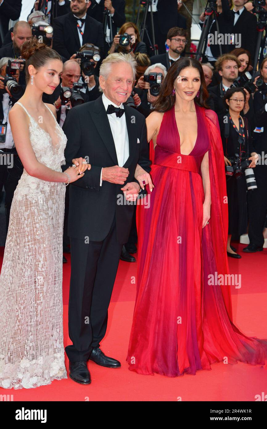 Carys Zeta Douglas, Michael Douglas, Catherine Zeta-Jones (robe Elie ...