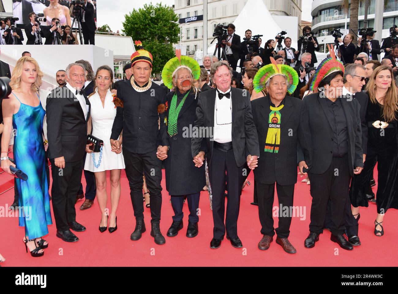 The delegation of Chief Raoni (centre), Helena Moser, Audrey Dana ...