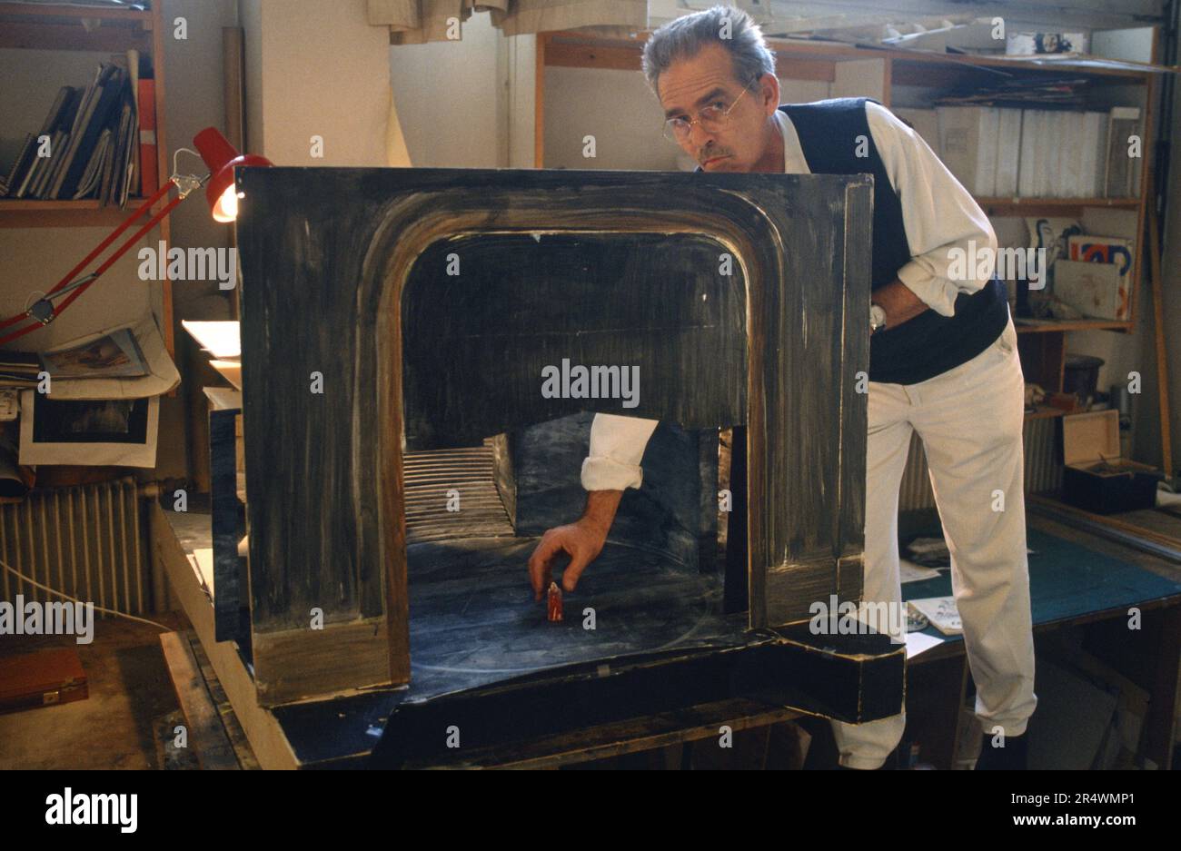 Roberto Platé, Argentinean artist and scenographer, at home in Paris ...