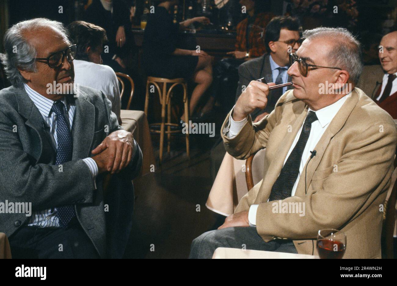 Durong the TV show "Le Bar de l'entracte" presented by Pierre Tchernia ...