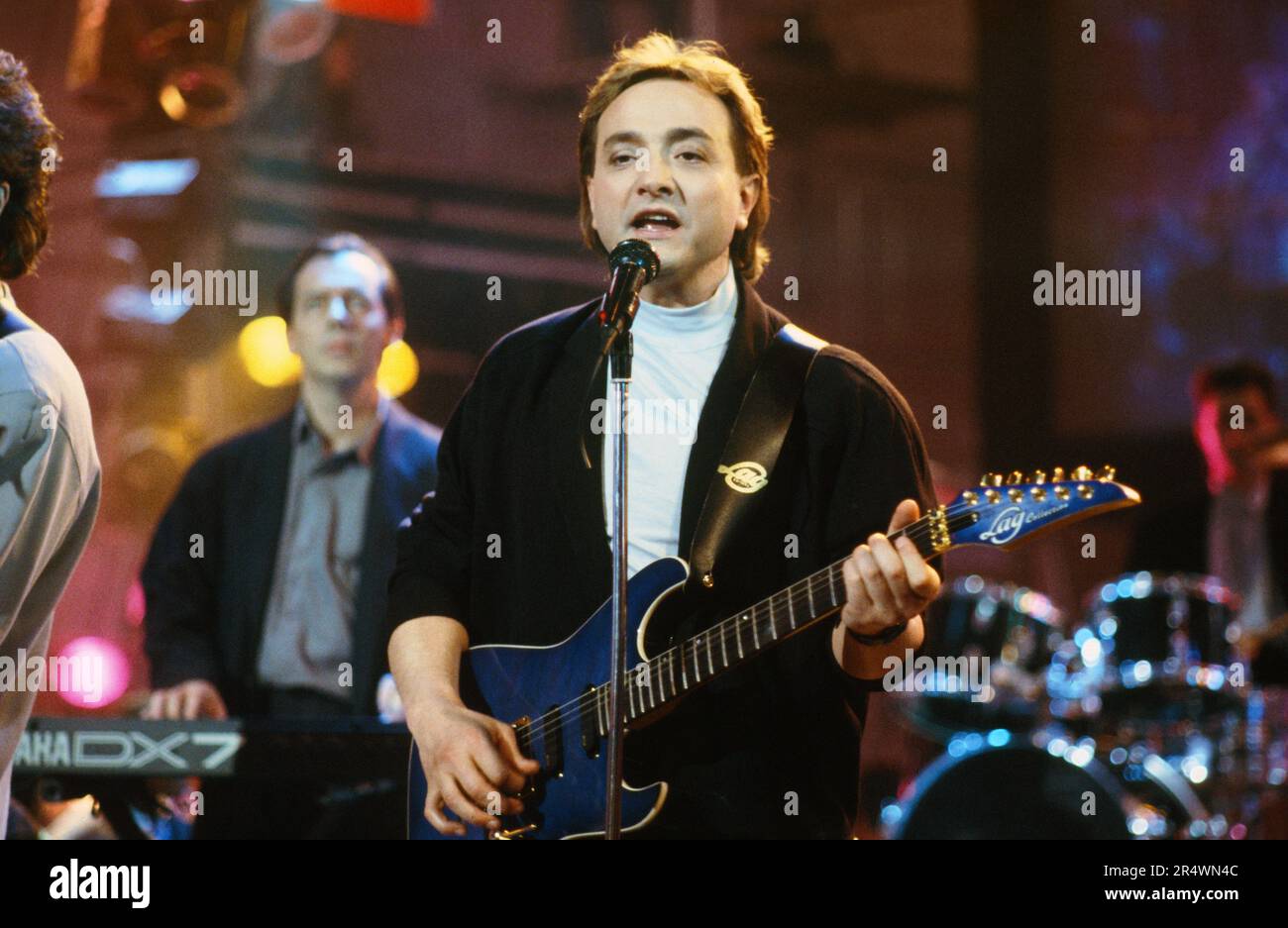 The French band Gold (Émile Wandelmer) performing in the musical TV ...