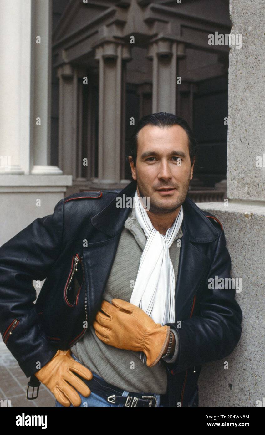 Clémence Aletti (TV series) Year: 1985 France Director: Peter Kassovitz ...