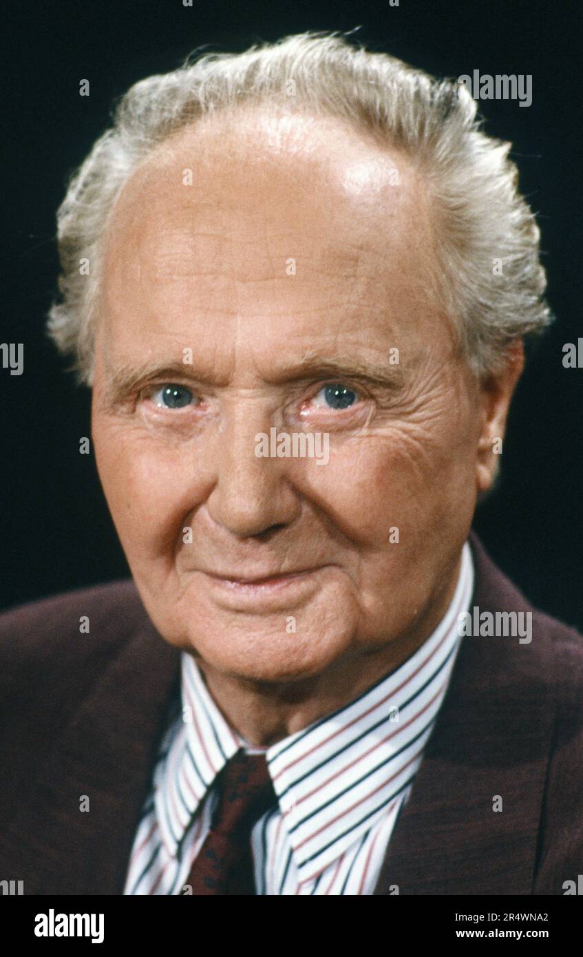 Robert Merle on the set of the literary TV show "Apostrophes" on May 19 ...