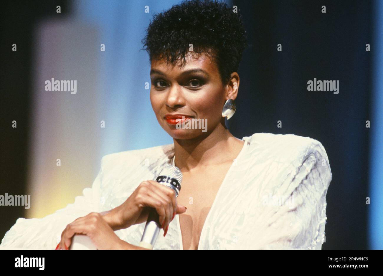 American singer and actress Vivian Reed presenting the music show "Les ...