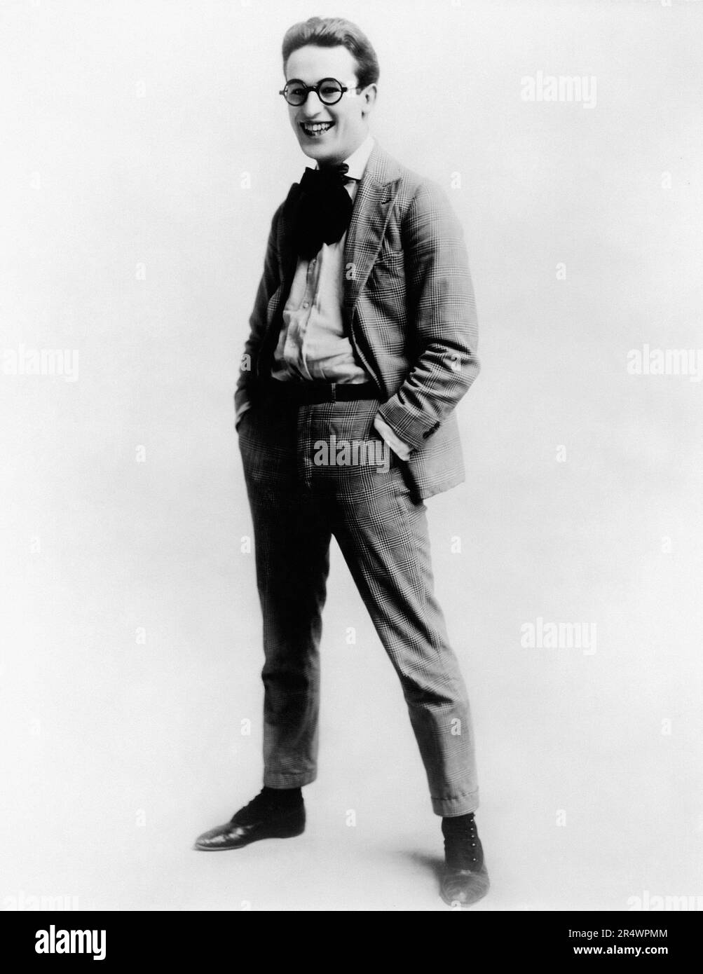 Harold lloyd publicity hi-res stock photography and images - Alamy