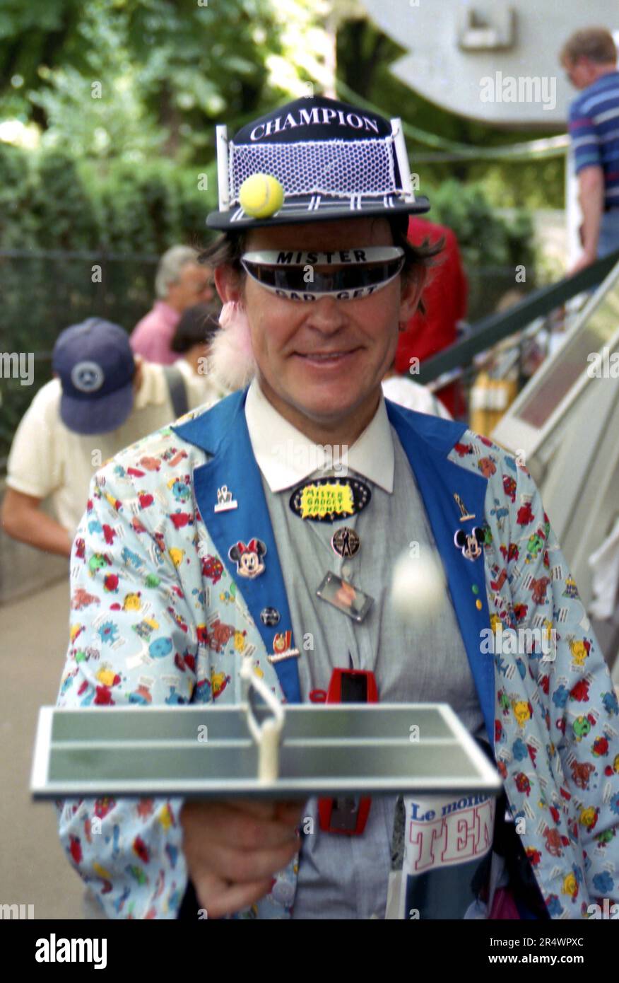 Selling gadgets in the aisles of Roland Garros. June 1990 Stock Photo ...